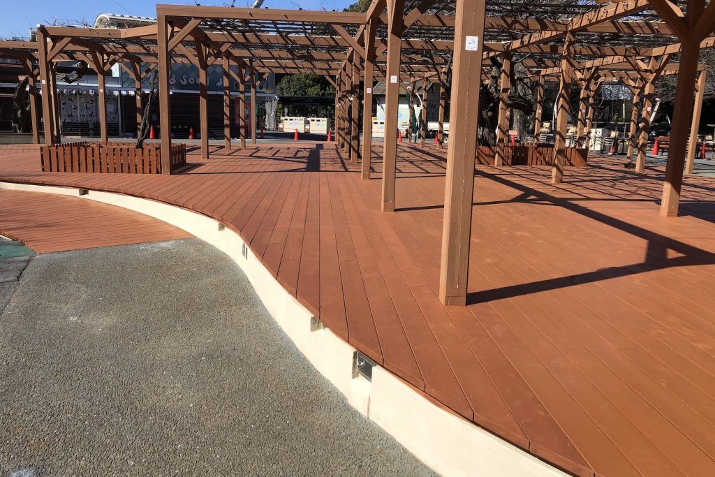 時間とともに強度が増していく？高級建材「ヒノキ」のウッドデッキ | ウッドデッキ材通販サイトmock re: